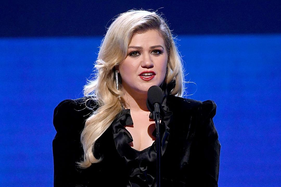 Kelly Clarkson surprised audiences by announcing that she will ...